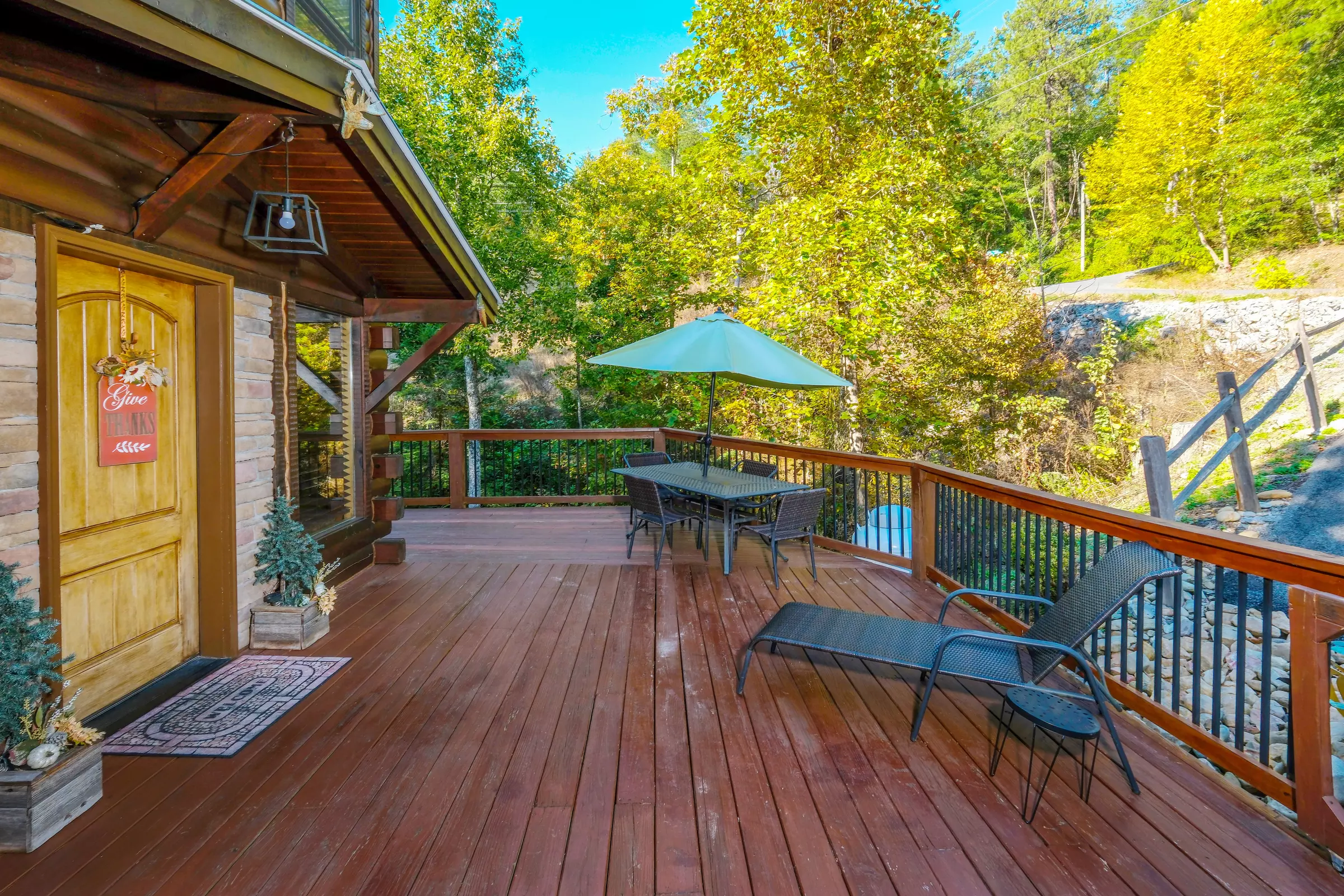 TENNESSEE TREEHOUSE - 3 bedroom Cabin in Sevierville - Auntie Belhams ...