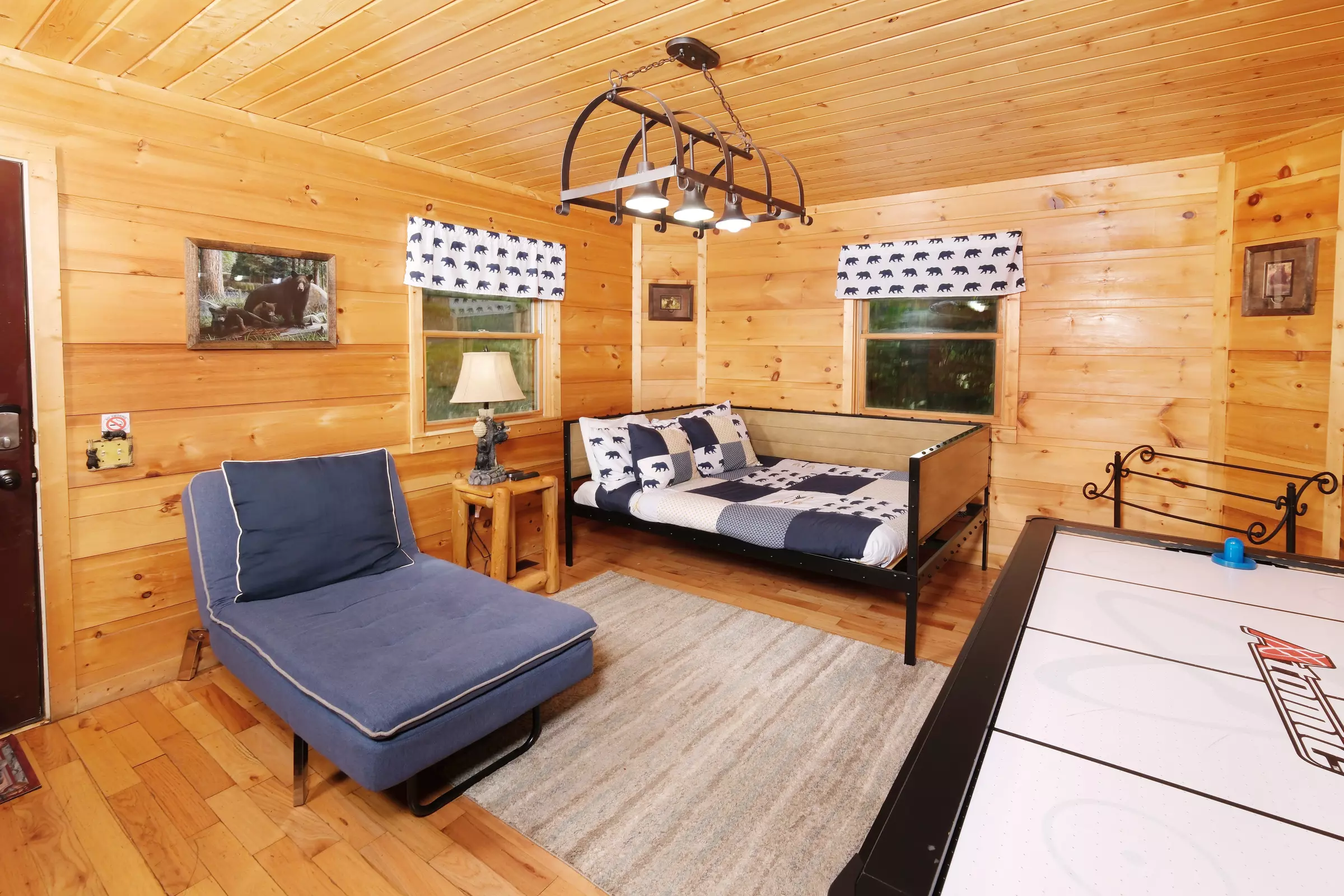 THE NUT HOUSE - 1 bedroom Cabin in Sevierville - Auntie Belhams Realty ...