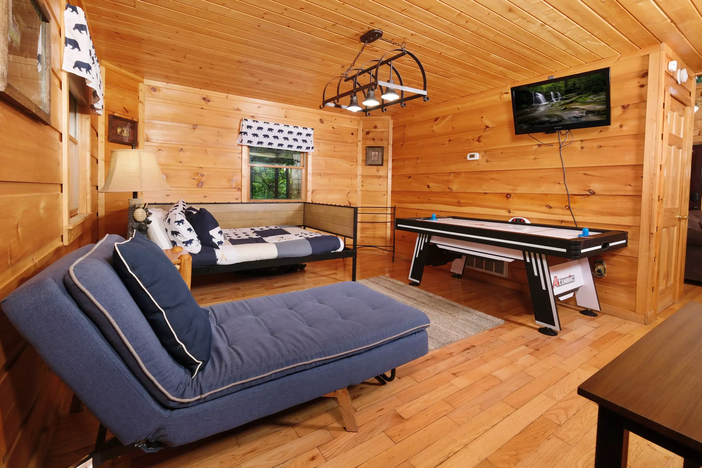 THE NUT HOUSE - 1 bedroom Cabin in Sevierville - Auntie Belhams Realty ...