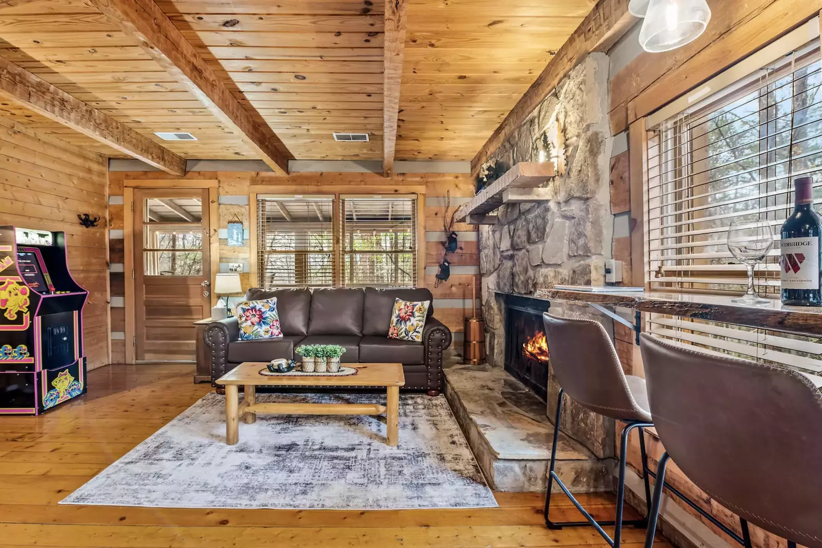 Honey Hive Cabin - 1 bedroom Cabins in Sevierville - Danisa Owen