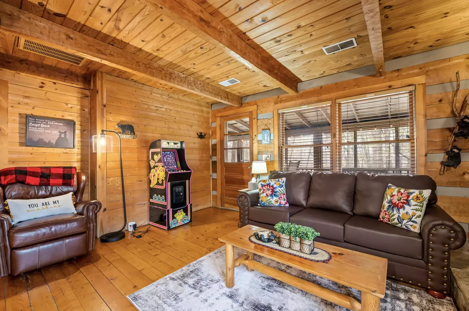 Honey Hive Cabin - 1 bedroom Cabins in Sevierville - Danisa Owen