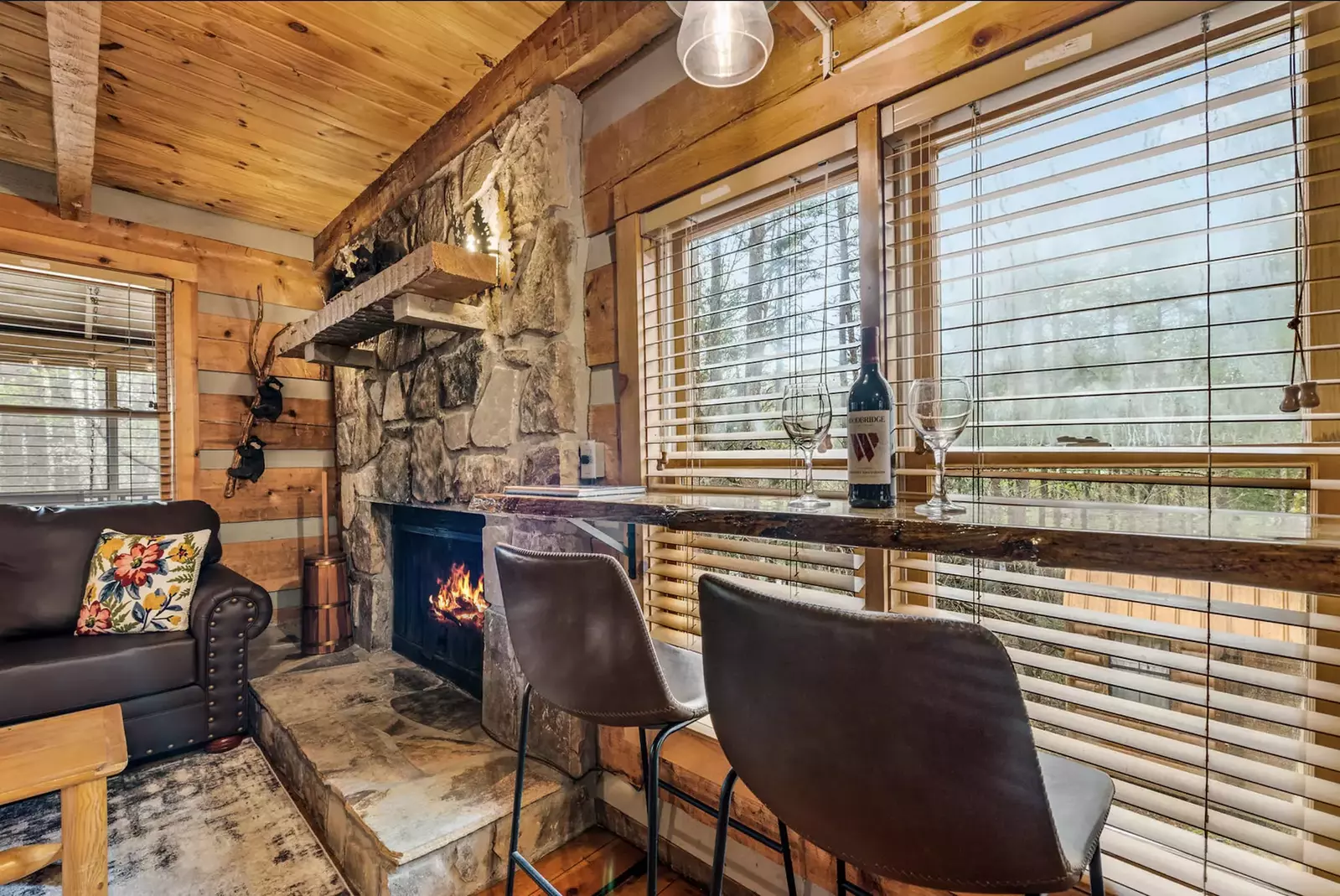Honey Hive Cabin - 1 bedroom Cabins in Sevierville - Danisa Owen