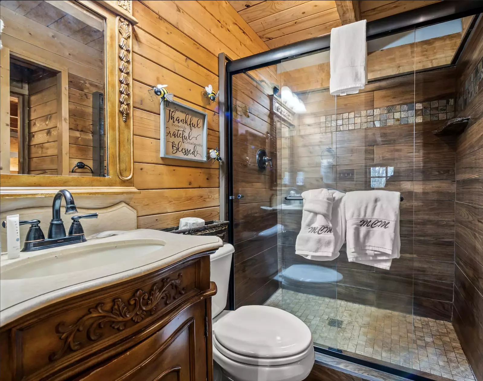 Honey Hive Cabin - 1 bedroom Cabins in Sevierville - Danisa Owen