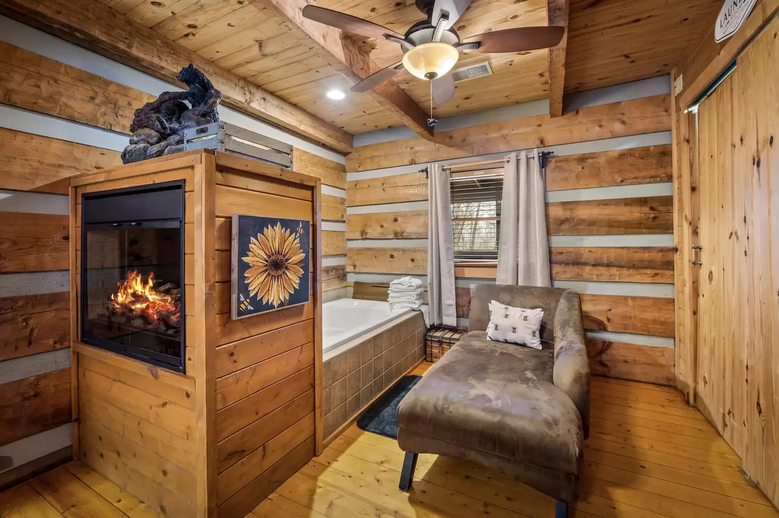 Honey Hive Cabin - 1 bedroom Cabins in Sevierville - Danisa Owen