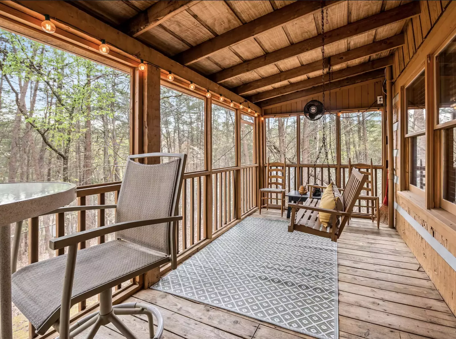 Honey Hive Cabin - 1 bedroom Cabins in Sevierville - Danisa Owen