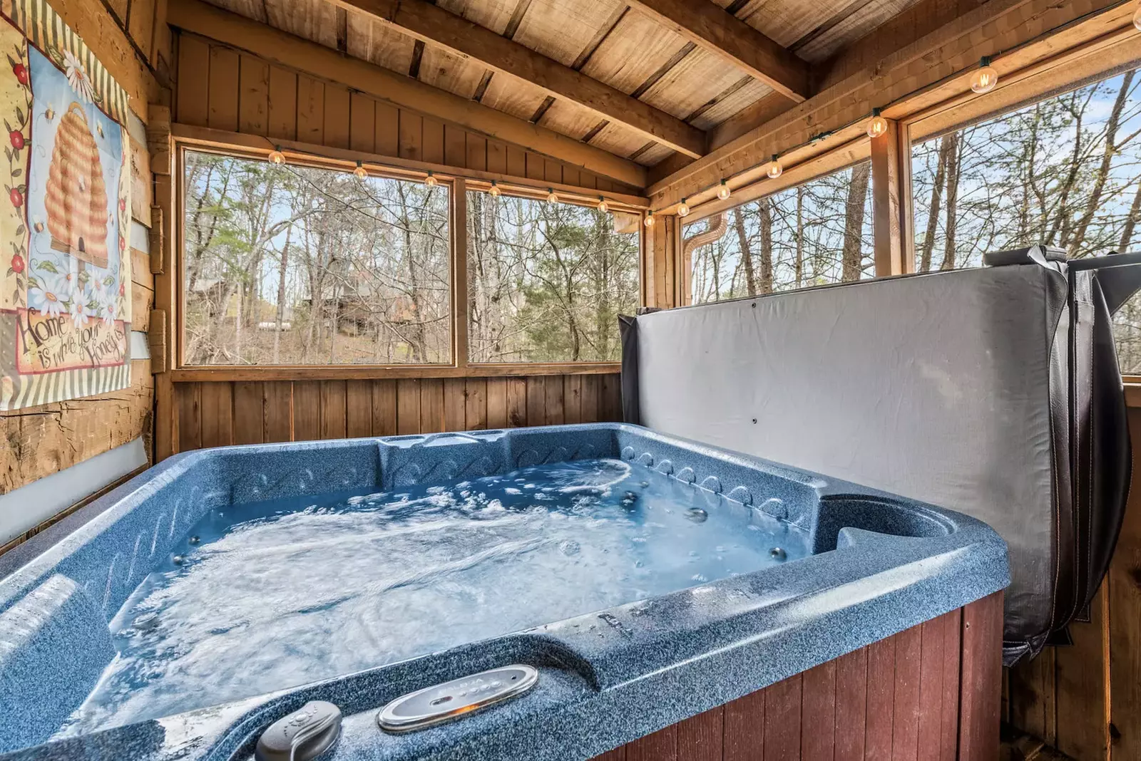Honey Hive Cabin - 1 bedroom Cabins in Sevierville - Danisa Owen