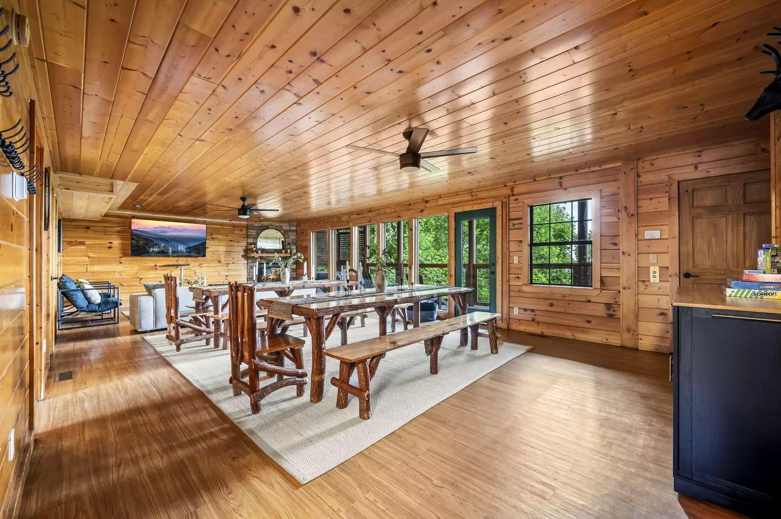 Timber Lodge - 8 bedroom Pigeon Forge Cabins, Sevierville Cabins in ...