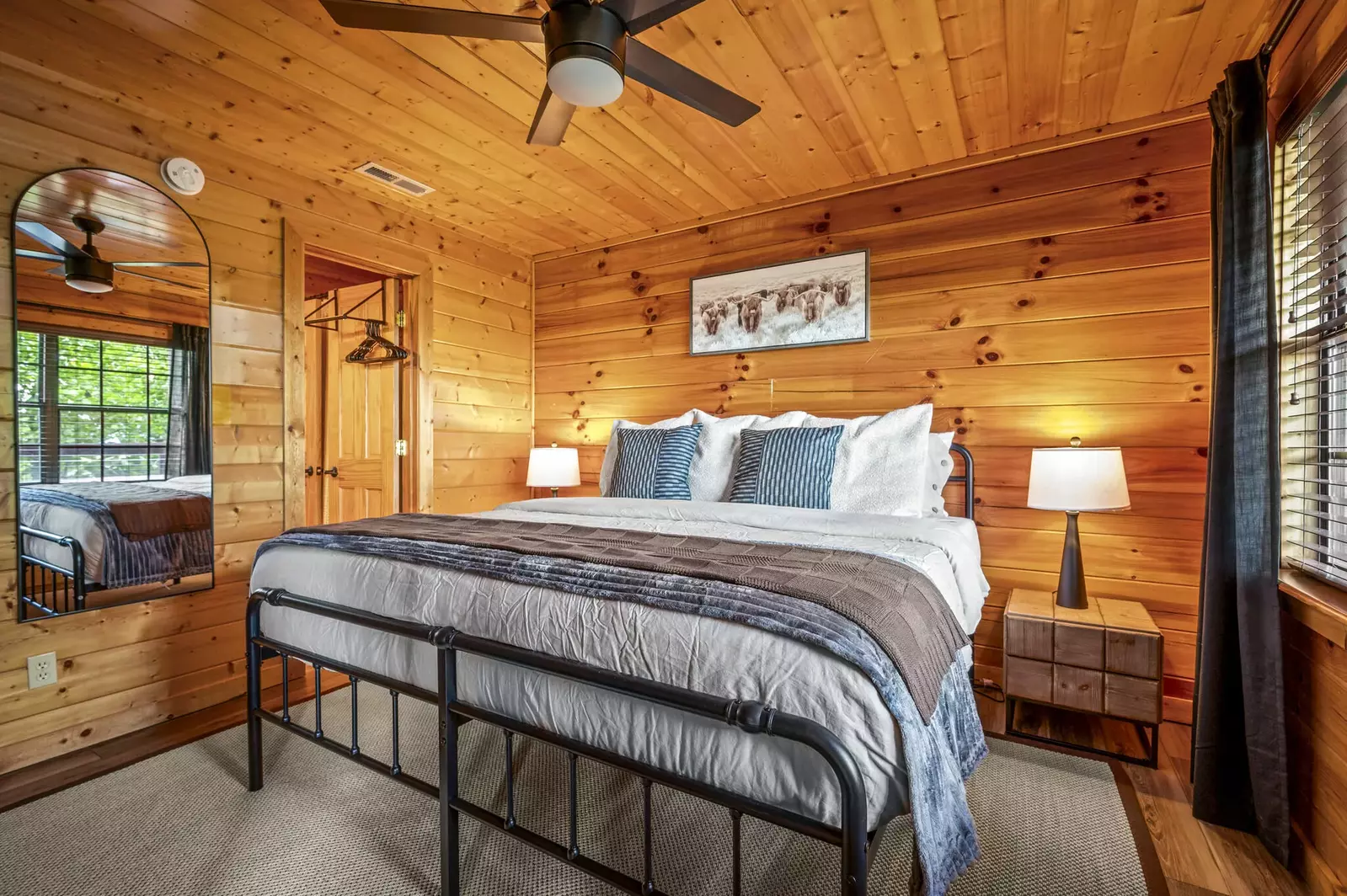 Timber Lodge - 8 bedroom Pigeon Forge Cabins, Sevierville Cabins in ...