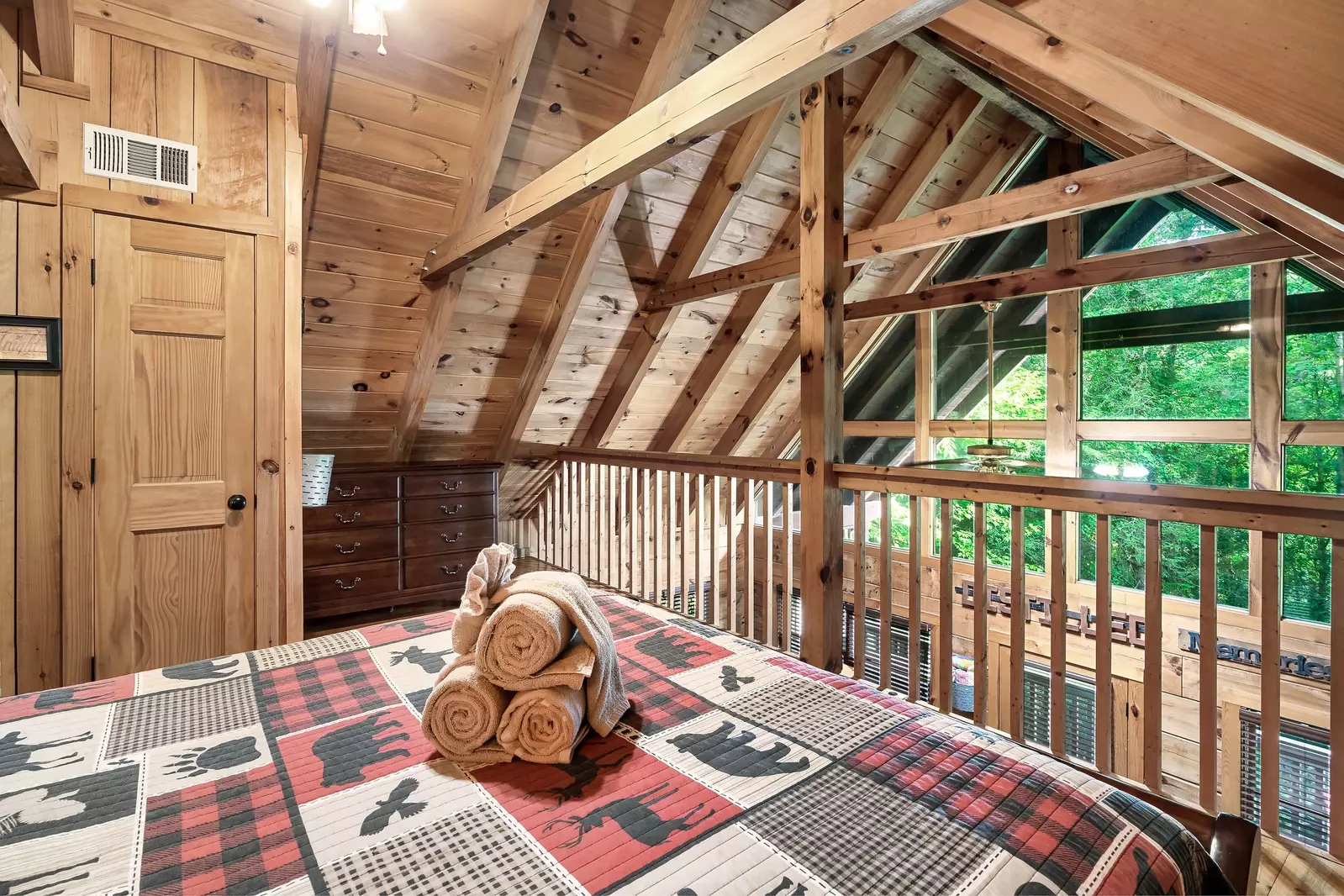 Distilled Memories - 1 bedroom Cabins, Gatlinburg Cabins, Pigeon Forge Cabins, Sevierville ...