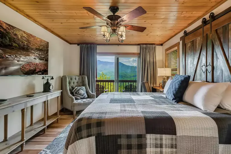 LeConte Estate - 7 bedroom Cabins, Gatlinburg Cabins in Gatlinburg ...