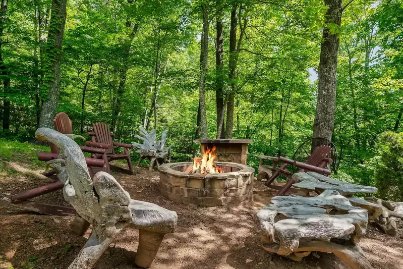 LeConte Estate - 7 bedroom Cabins, Gatlinburg Cabins in Gatlinburg ...